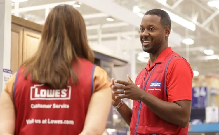 Does Lowe's accept Apple Pay?